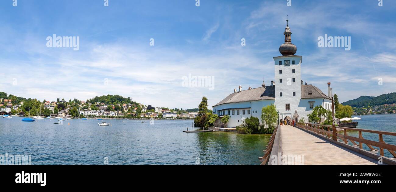Schloss traun castle hi-res stock photography and images - Alamy
