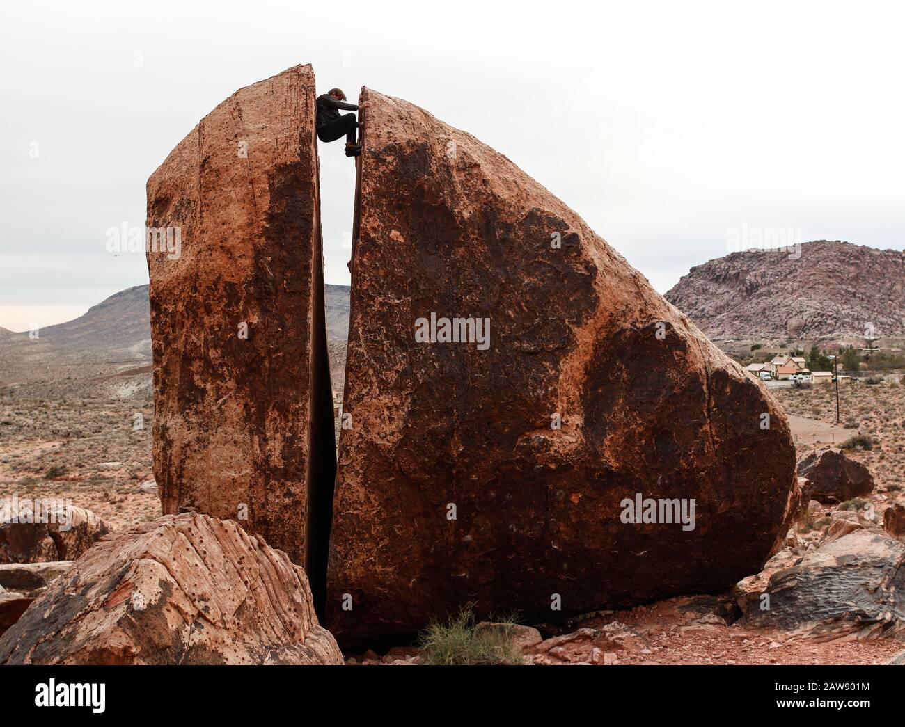 Plumbers crack Red Rocks Nevada Boulder Stock Photo - Alamy