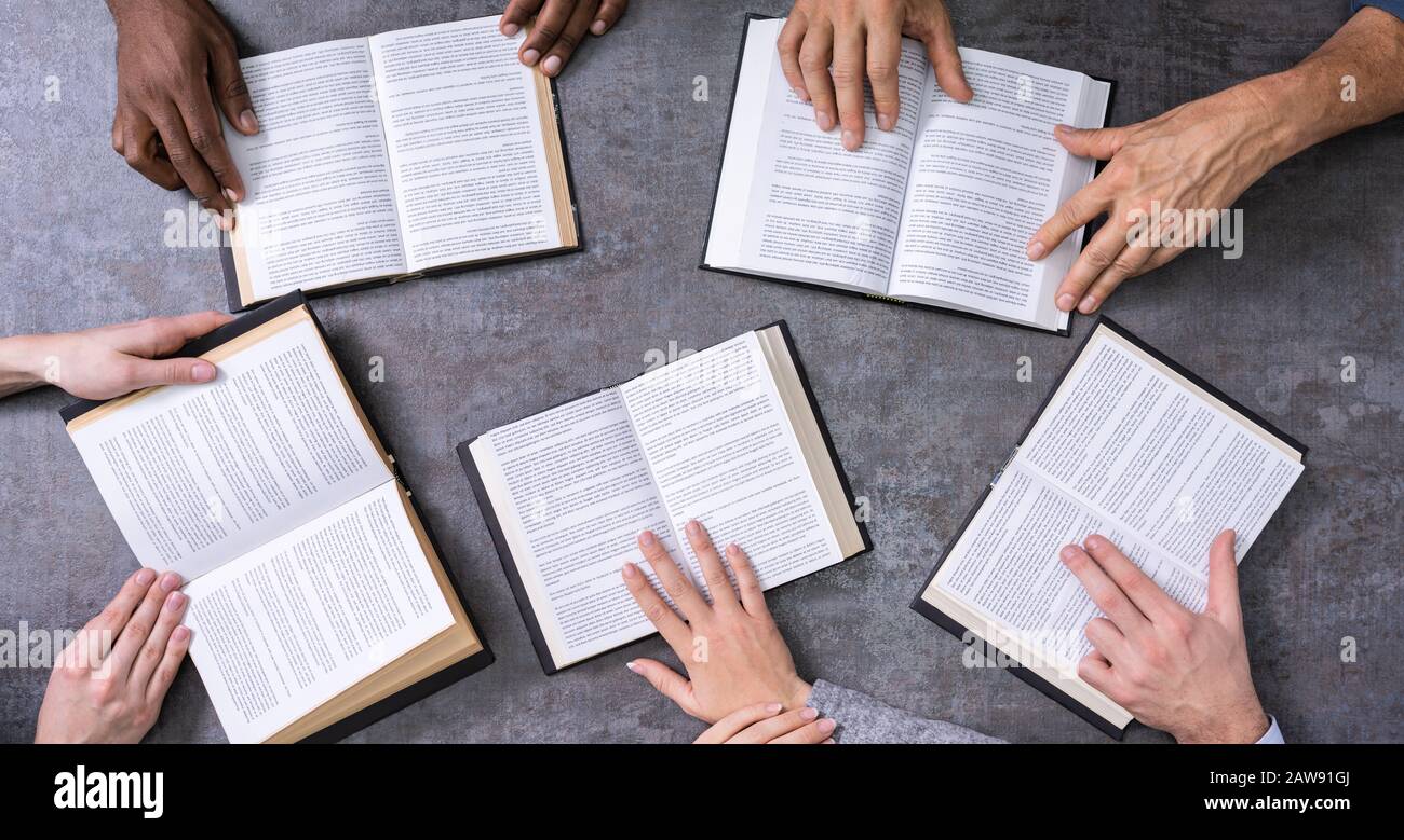 Group people reading books hi-res stock photography and images - Alamy