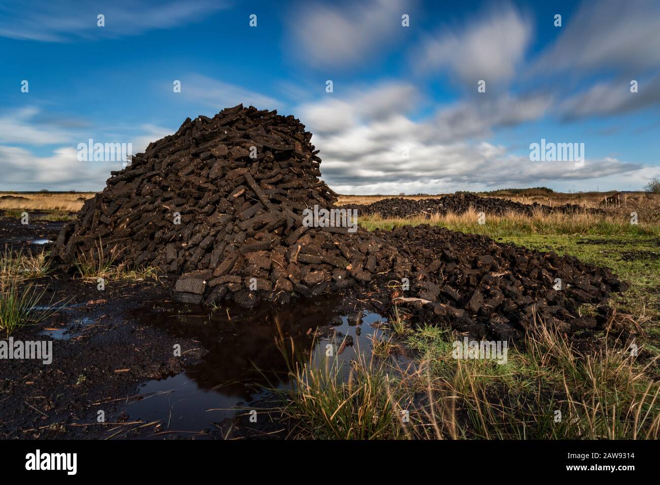 Turf bricks hi-res stock photography and images - Alamy