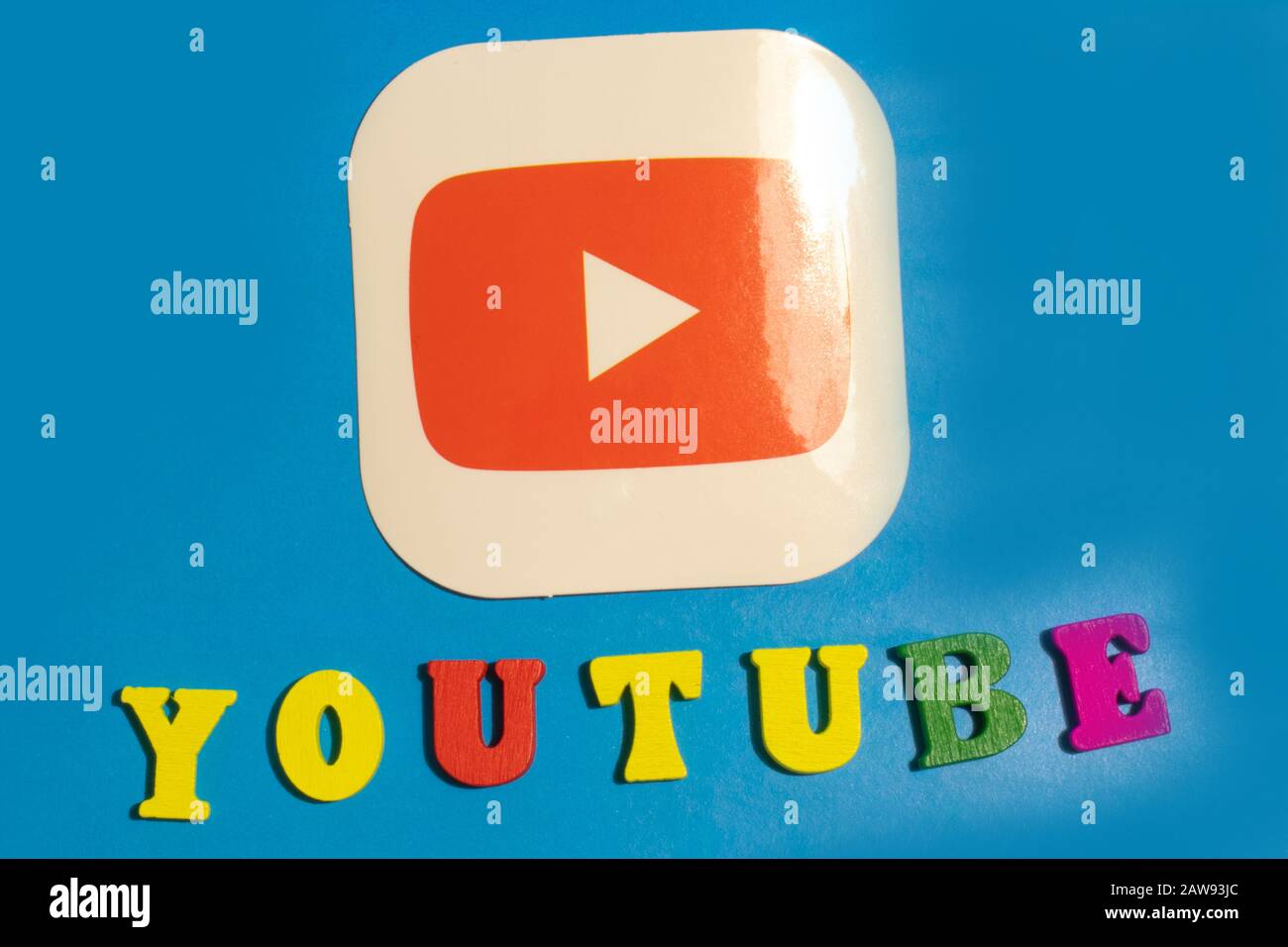 Youtube icon hi-res stock photography and images - Alamy