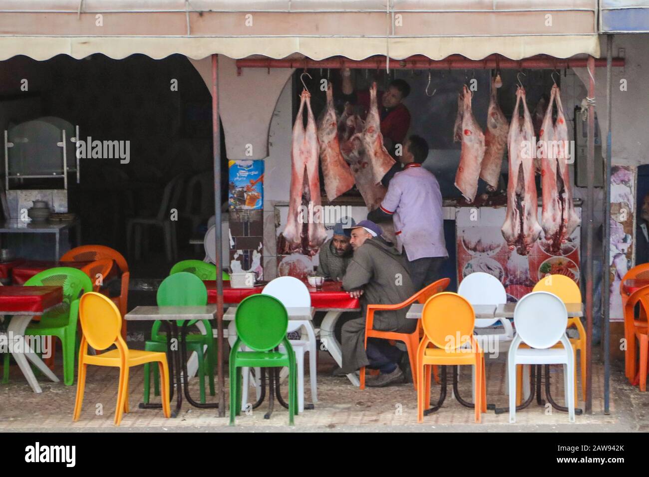 Meat hanging in butcher shop hi-res stock photography and images - Alamy