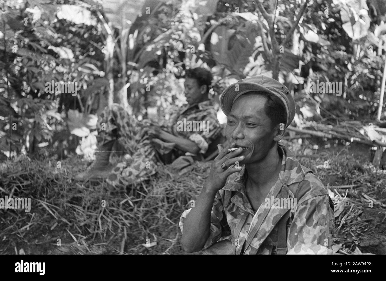 Portrait of a KNIL soldier in camouflage uniform Date: 01/01/1947 ...