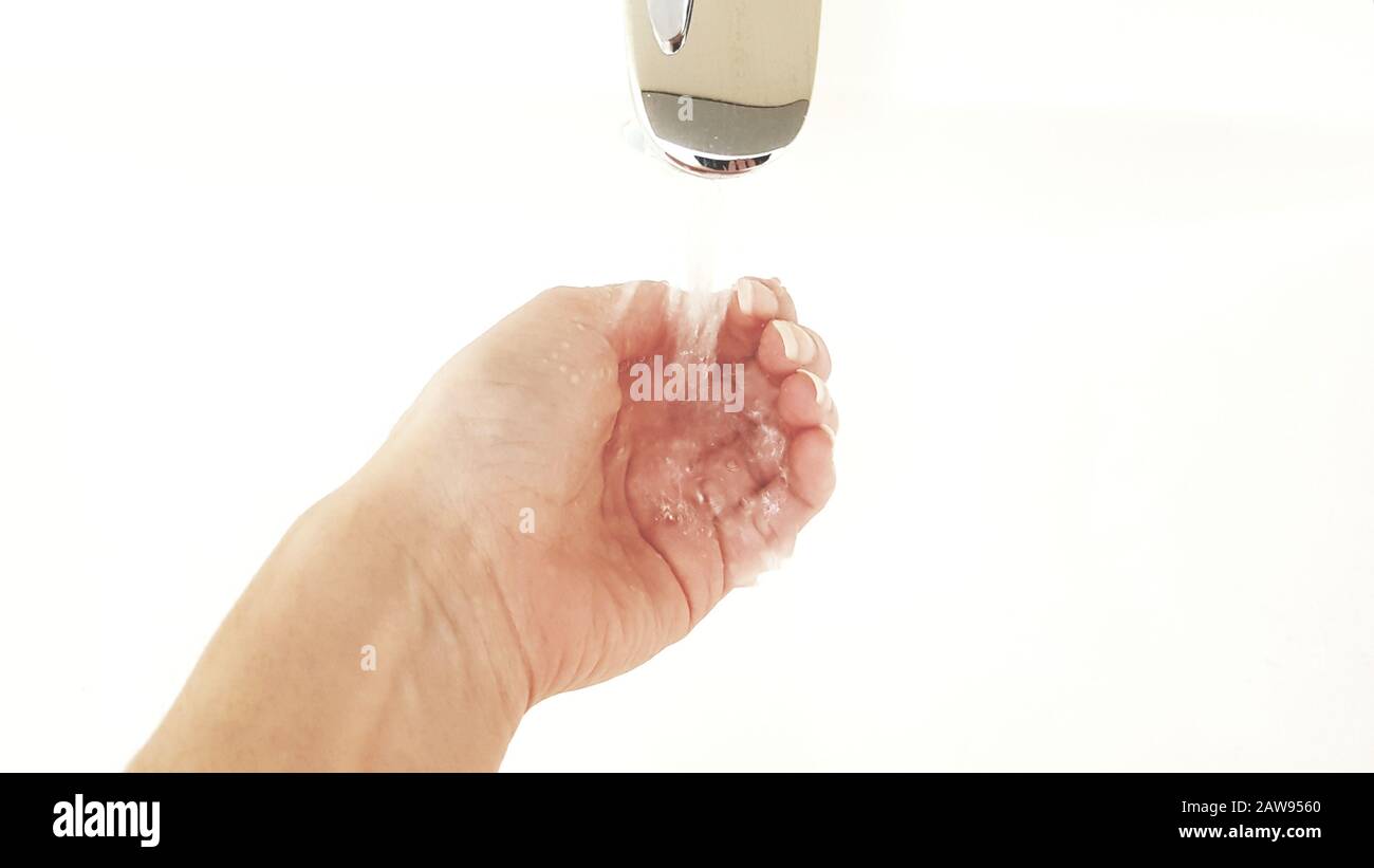 Female hand close-up with flowing water in palm Stock Photo - Alamy