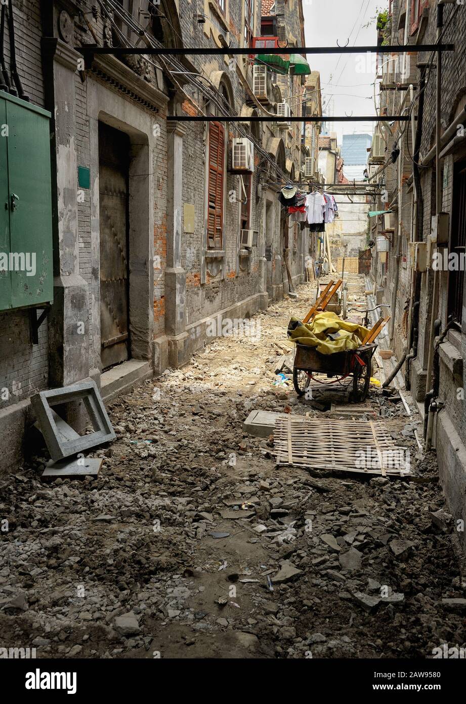 Street rubble hi-res stock photography and images - Alamy