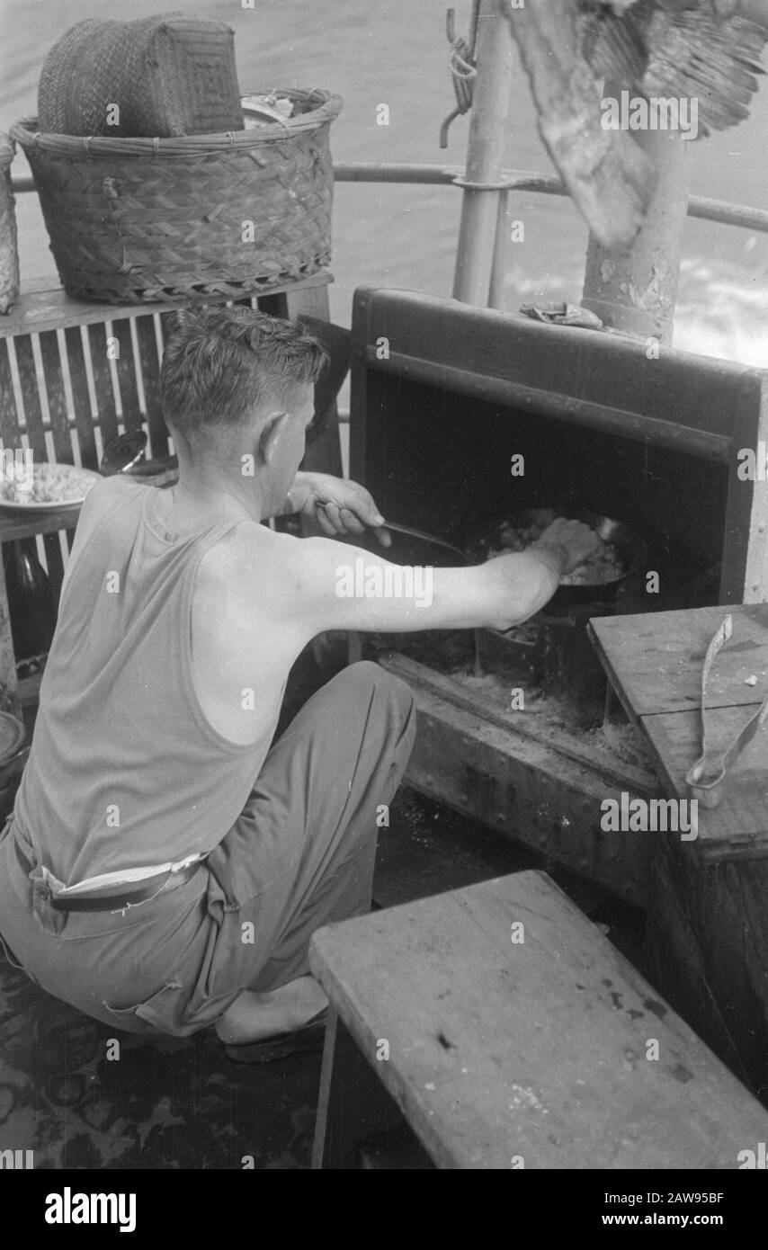 Man cooking food on Black and White Stock Photos & Images - Alamy