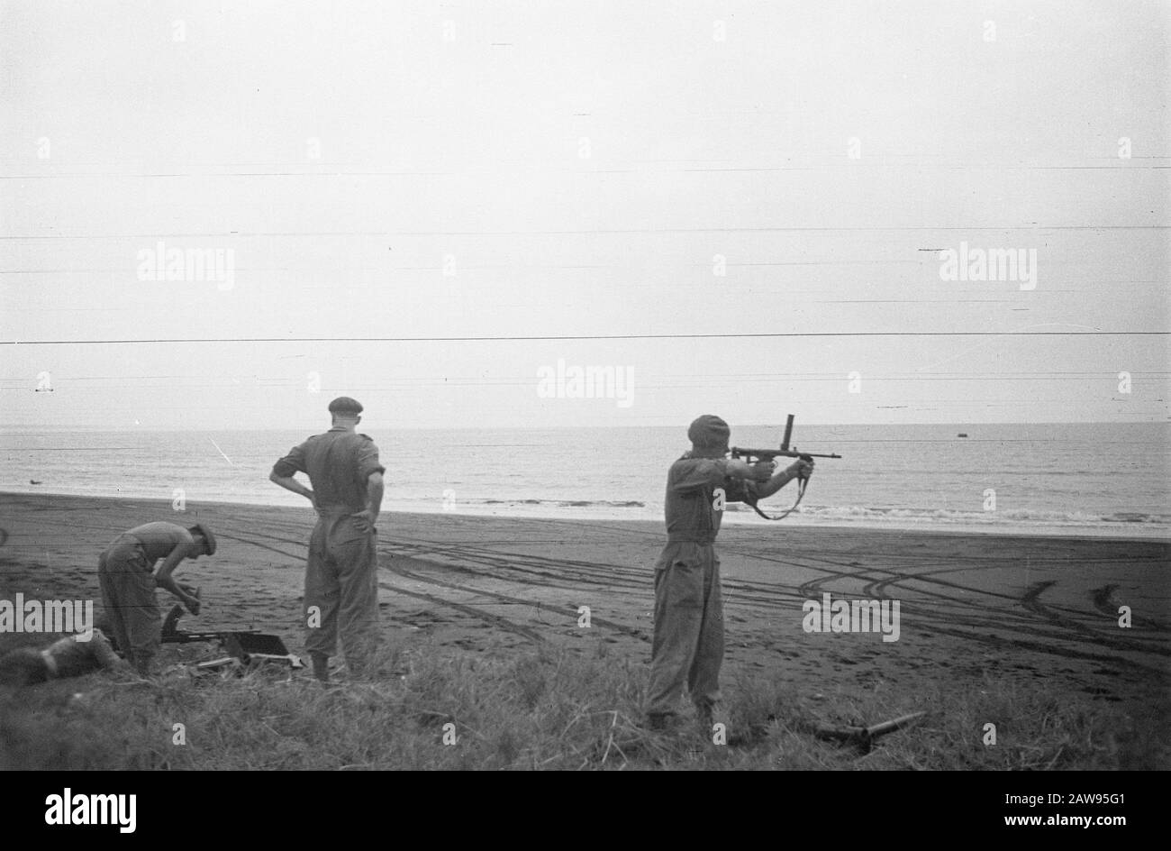 [Exercise amphibious landing operations] [from the beach on the landing ...