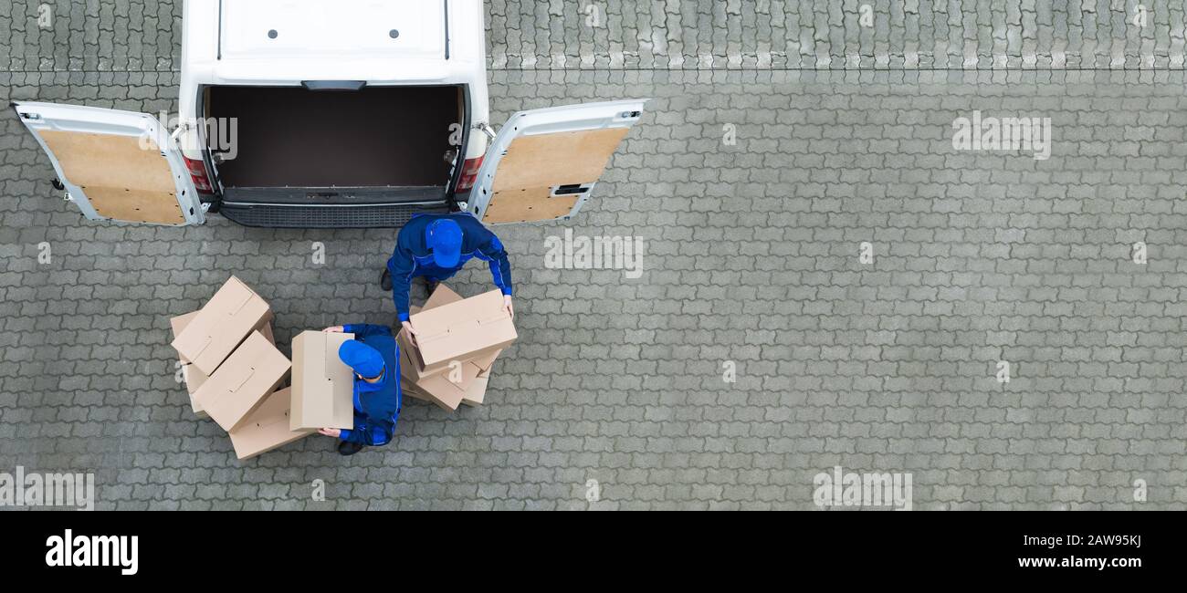 Car loaded with boxes hi-res stock photography and images - Alamy