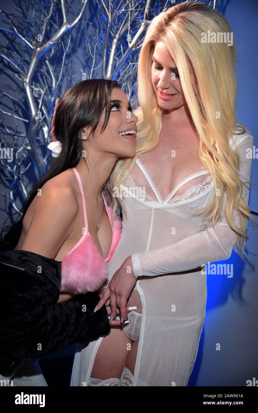 LOS ANGELES, CA, - 01 16: Models Savannah Sixx and Kit Mercer arrives for the "XBIZ Winter ...