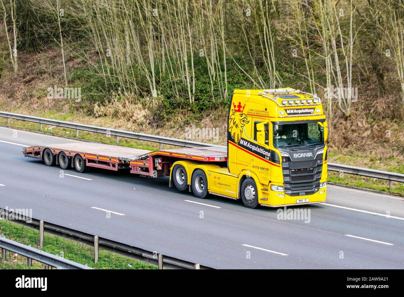 Flatbed lorries hi-res stock photography and images - Alamy