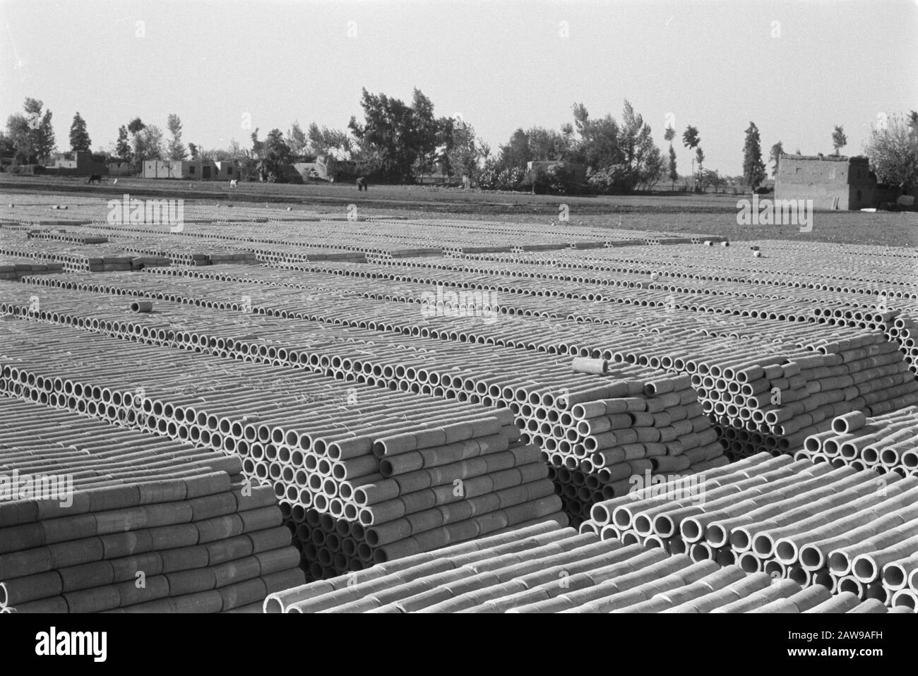 Metal warehouses hi-res stock photography and images - Alamy