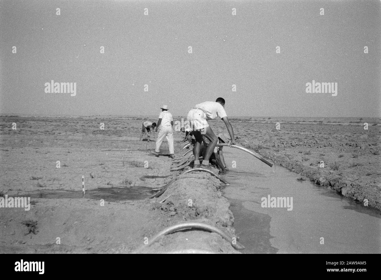 land, men, water, pipes, work Date: undated Keywords: tubes, land, men ...