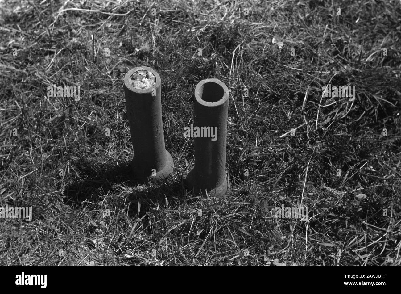 padded and open drain pipes Date: 1948 Location: Zeeland Keywords ...