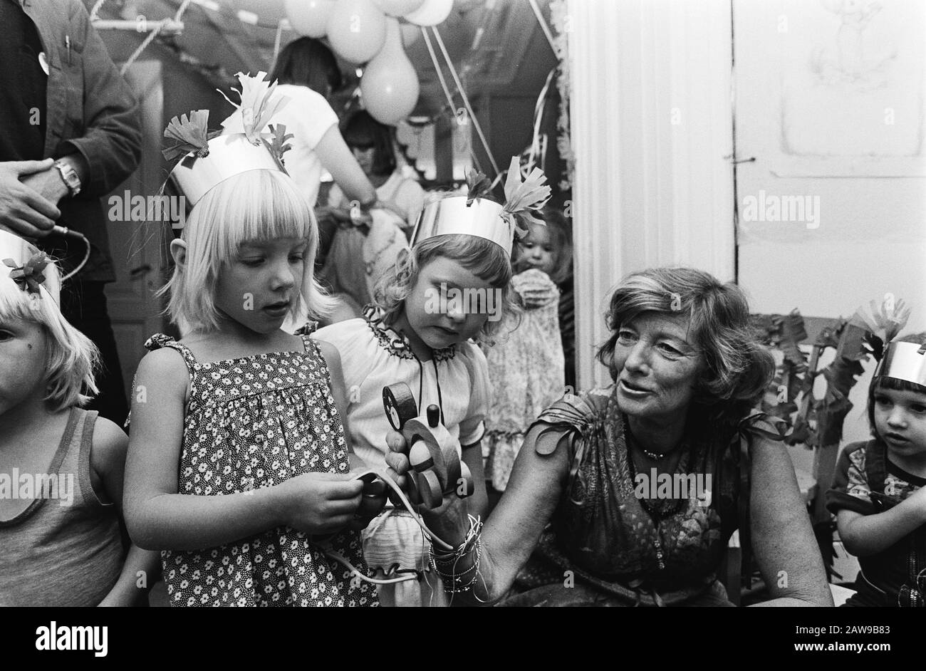Presenter Lily Petersen of the radio Kleutertje Listen farewell to her ...