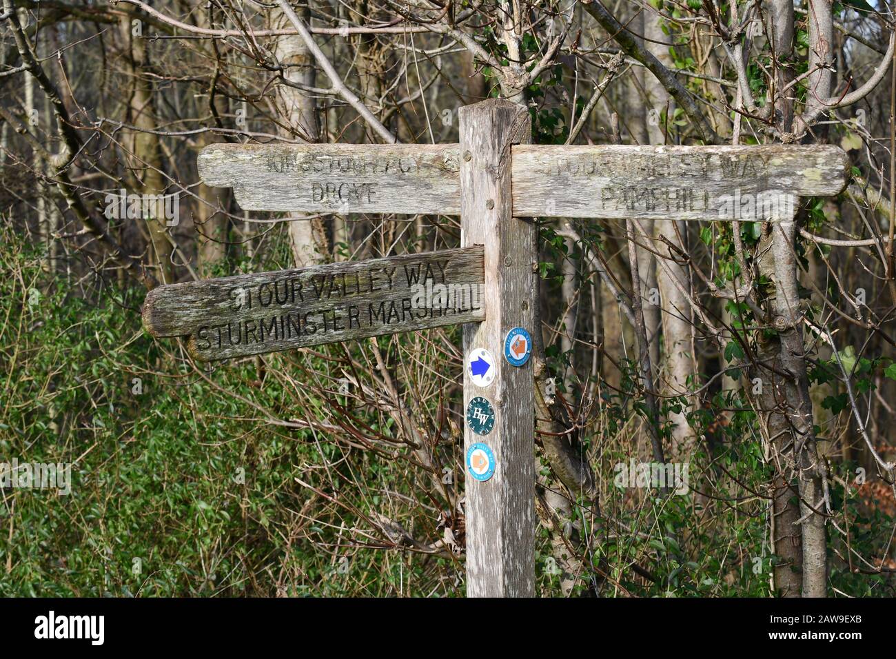 Wooden arrow sign pointing destination hi-res stock photography and ...