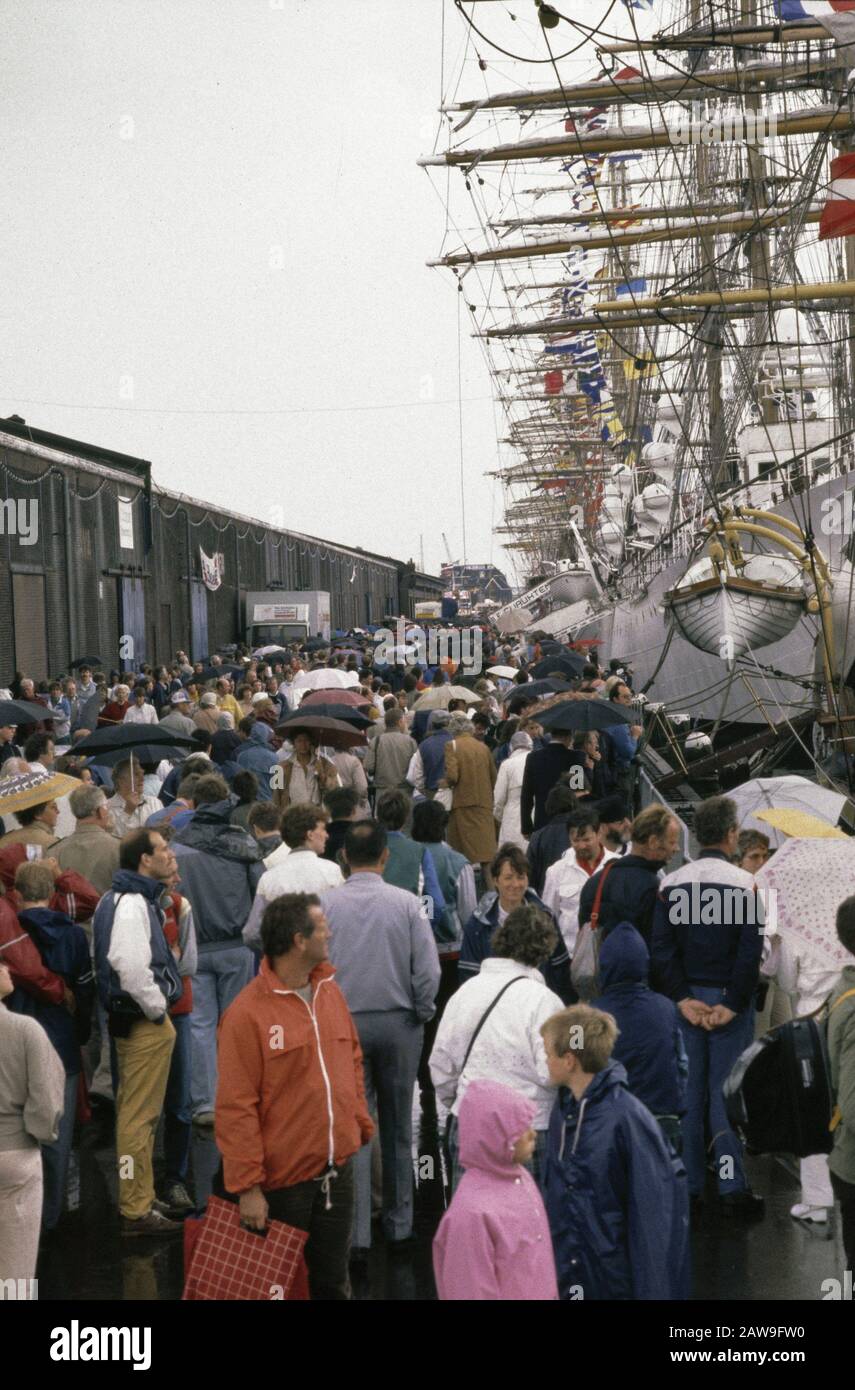 Opening Sail 1985; audience boats Date: July 29, 1985 Keywords ...