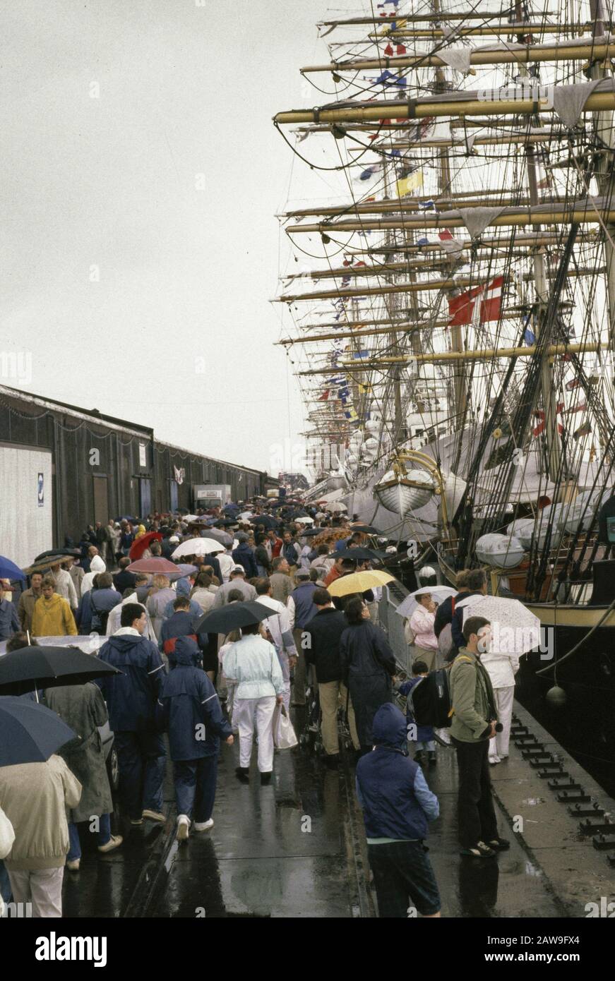 Opening Sail 1985; audience boats Date: July 29, 1985 Keywords ...