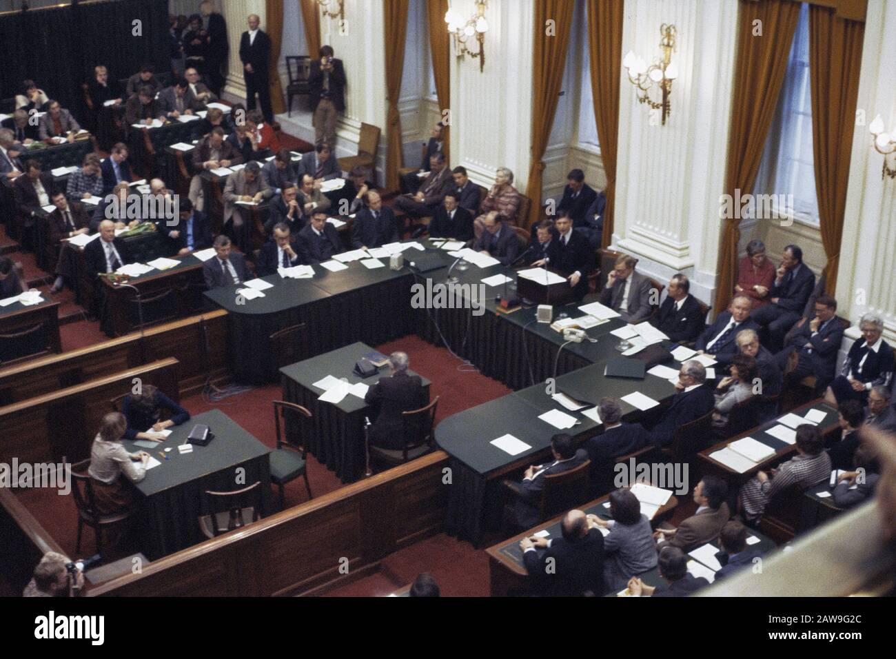 Government table lower house hi-res stock photography and images - Alamy