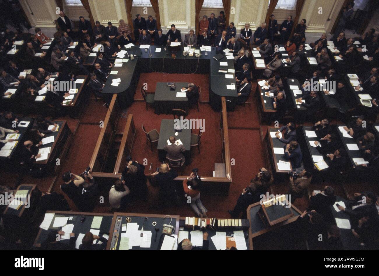 Government table lower house hi-res stock photography and images - Alamy