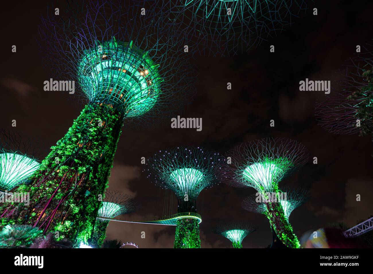 Night scene in singapore hi-res stock photography and images - Alamy