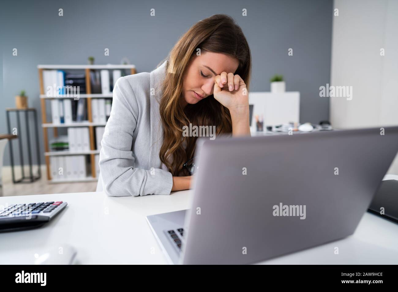 Upset woman office hi-res stock photography and images - Alamy