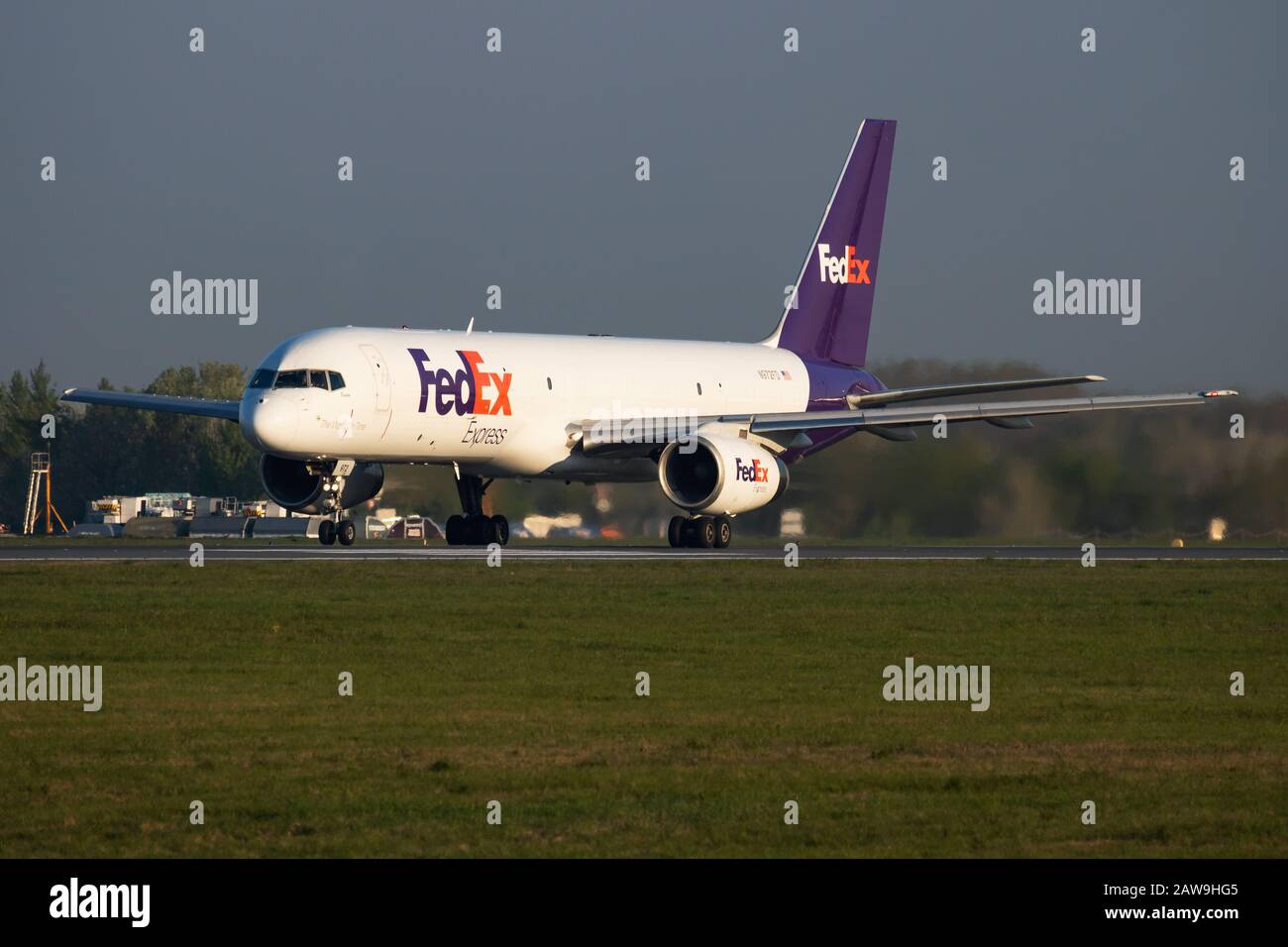Fedex 757 hi-res stock photography and images - Alamy