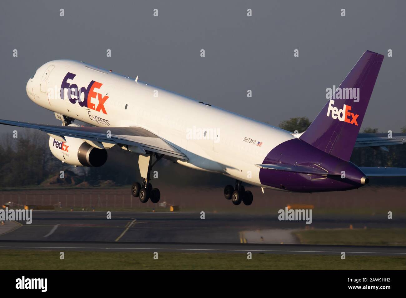 Fedex 757 hi-res stock photography and images - Alamy