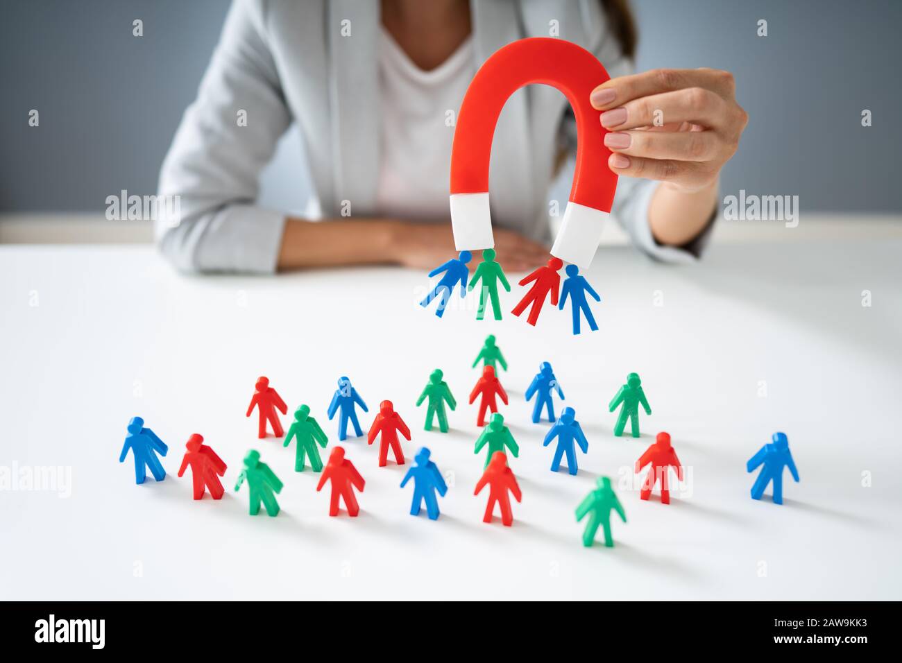 Horseshoe magnet and people hi-res stock photography and images - Alamy