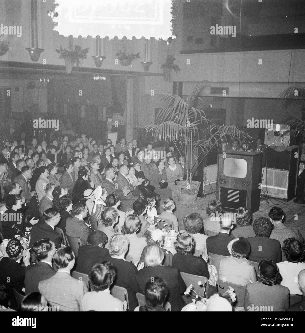 1953 coronation tv hi-res stock photography and images - Alamy