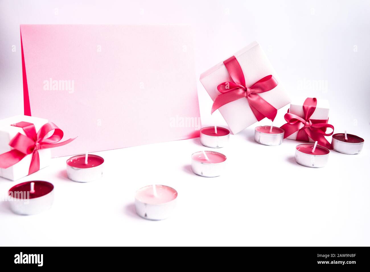 Creative frame pink boxes hi-res stock photography and images - Alamy