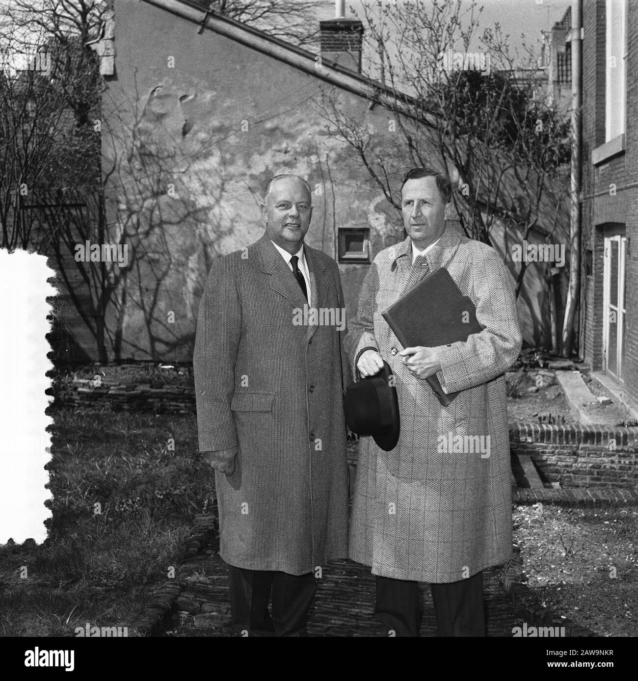 Mission Steenbergen left Dr. Tetzner right Jan de Boer. Date: April 17, 1956 Person Name: Dr ...