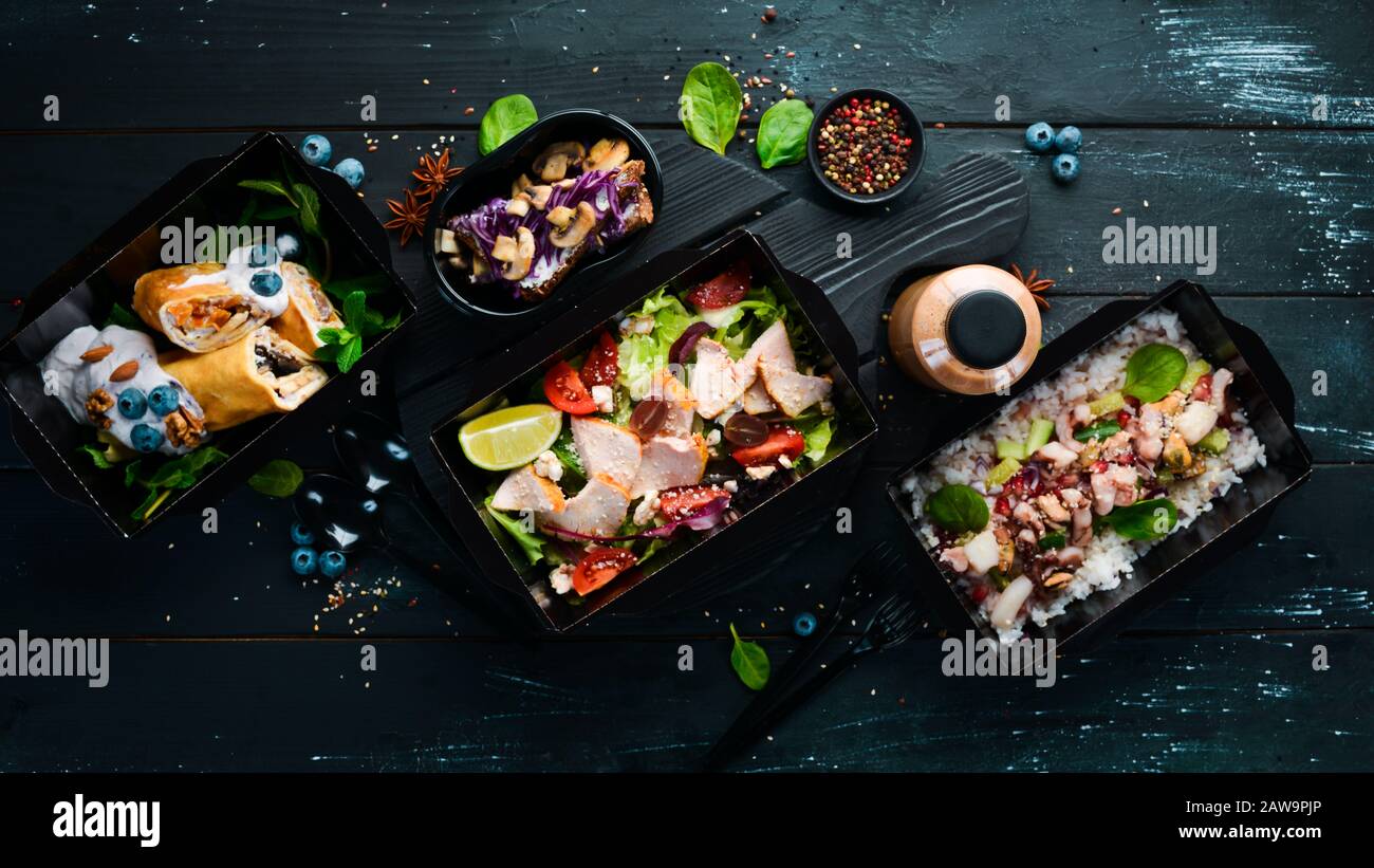 Dish delivery hi-res stock photography and images - Alamy