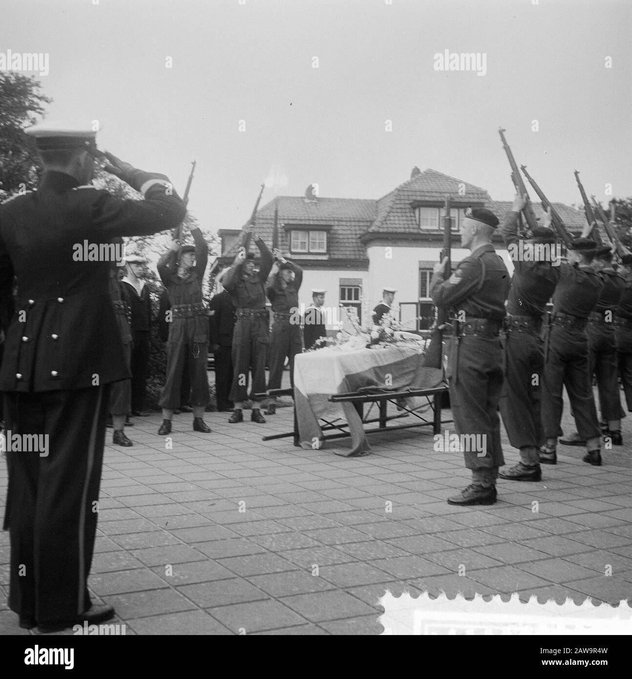 Funeral vehicle Black and White Stock Photos & Images - Alamy