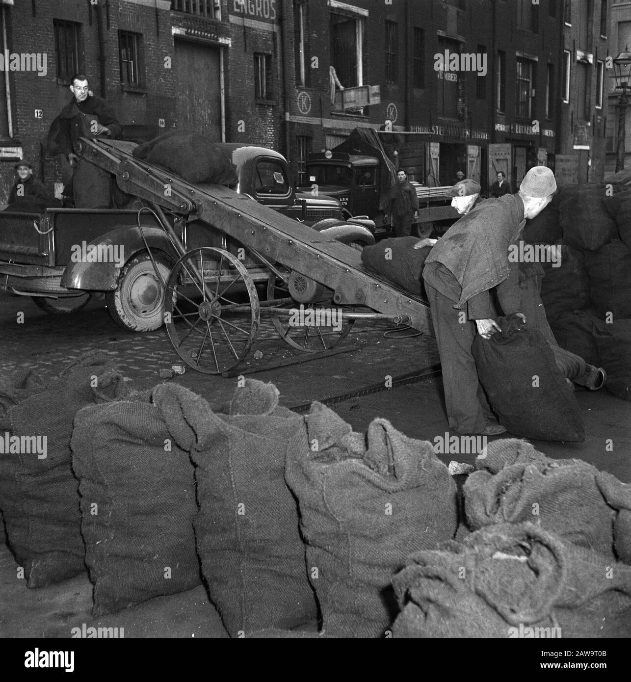Coal fuel for war hi-res stock photography and images - Alamy