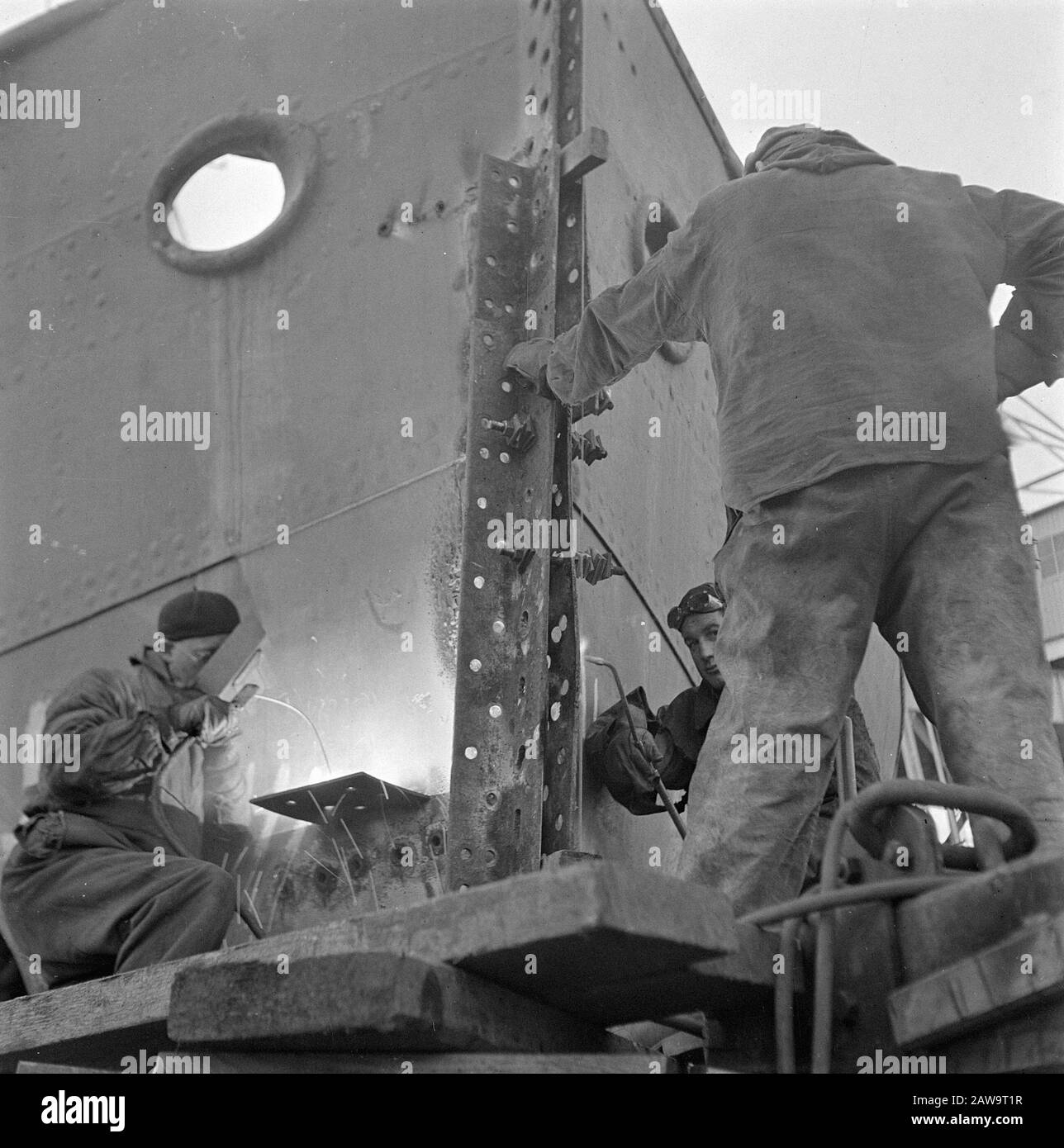 Dutch Dock Company Date: January 3, 1946 Keywords: workers, shipyard ...