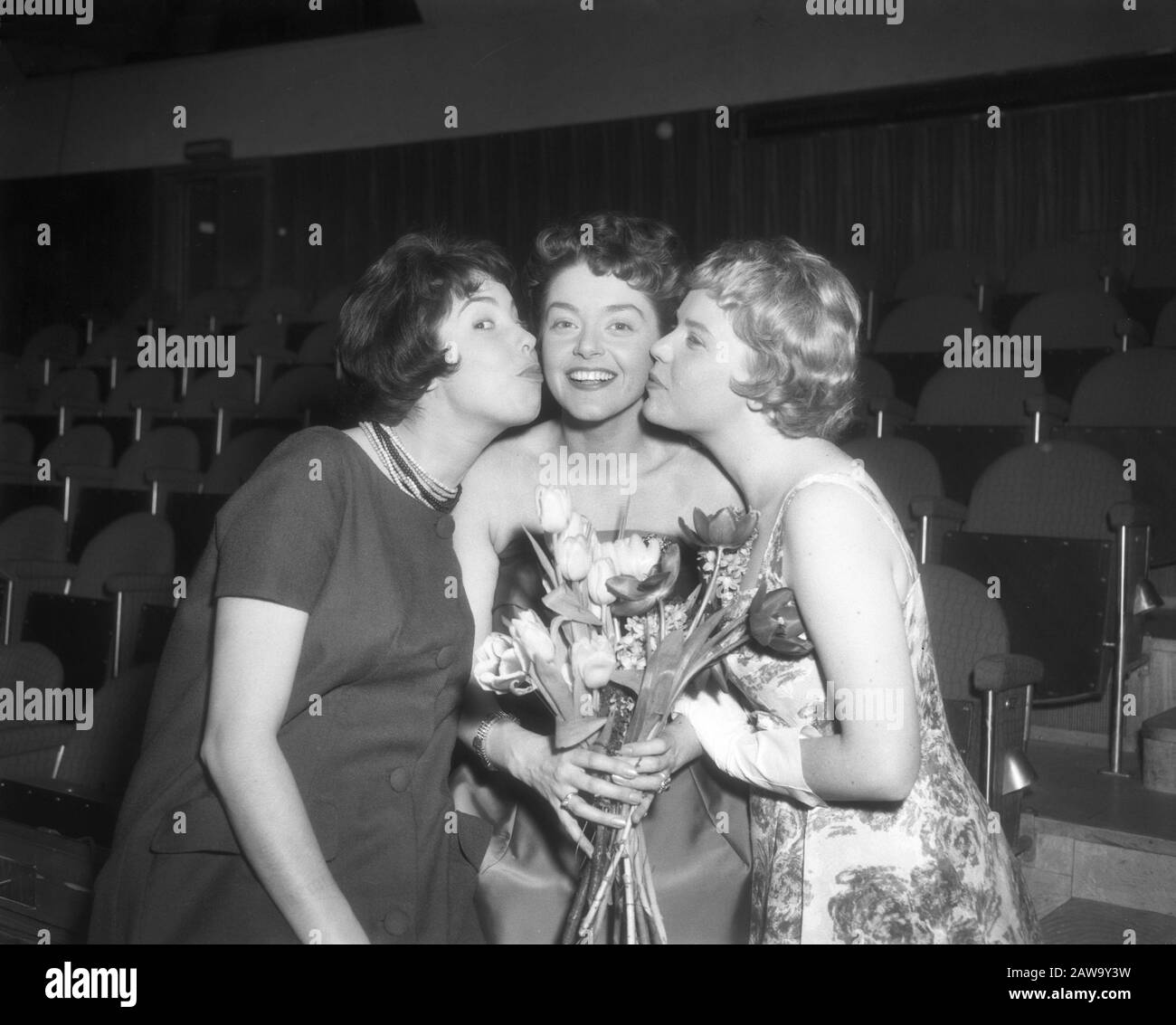 Artists group hi-res stock photography and images - Alamy