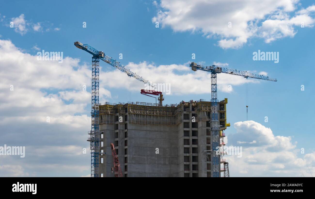 Roof construction skyscraper hi-res stock photography and images - Alamy