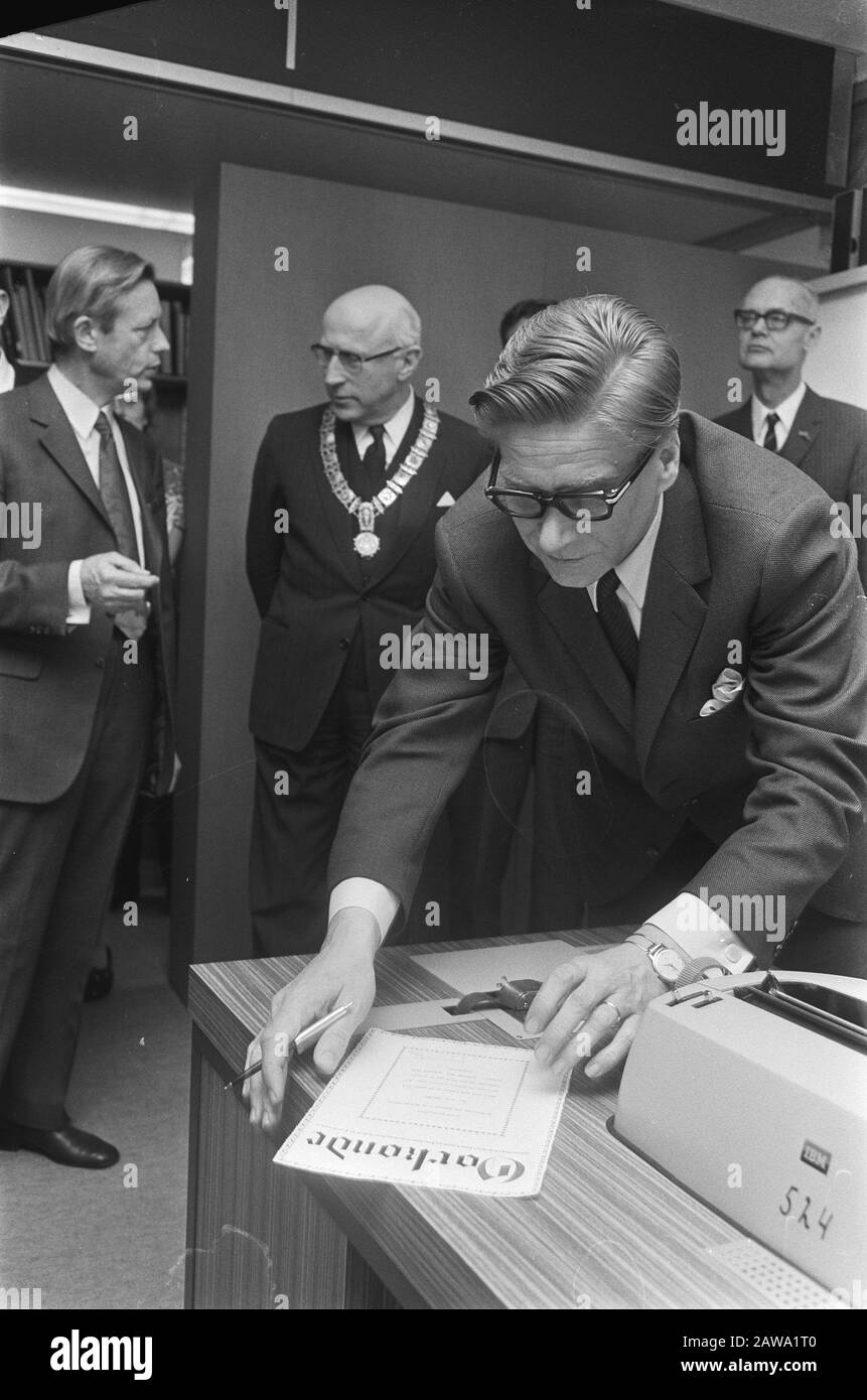 Minister of Education and Science Veringa opens new Shell Minister ...