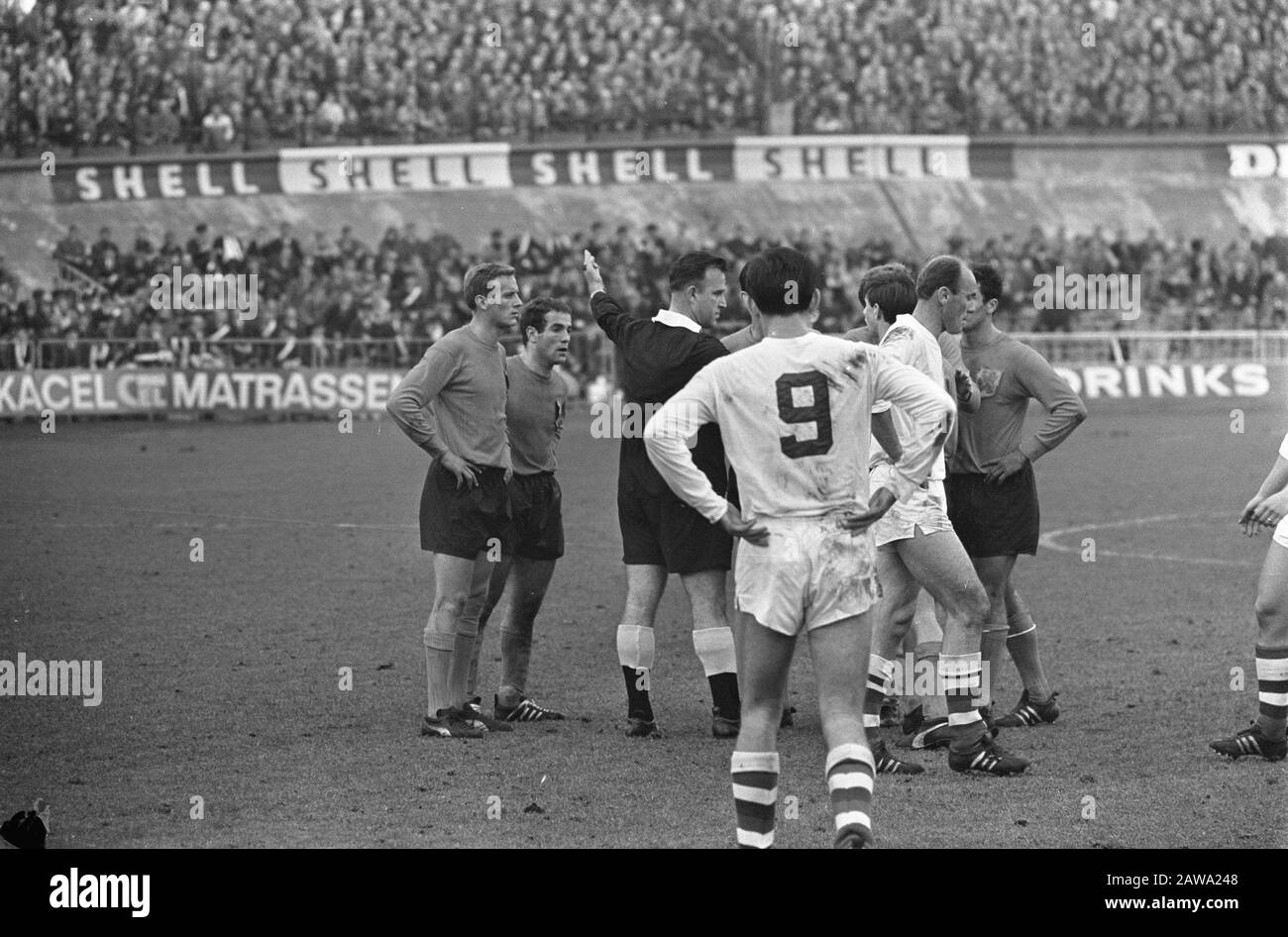 Referee rudi glockner hi-res stock photography and images - Alamy