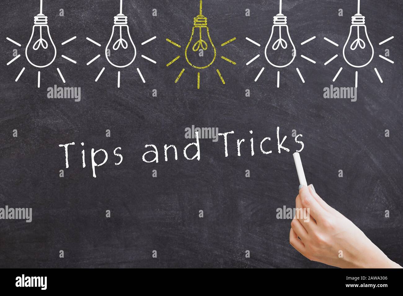 Tips and tricks word blackboard with light bulbs Stock Photo - Alamy