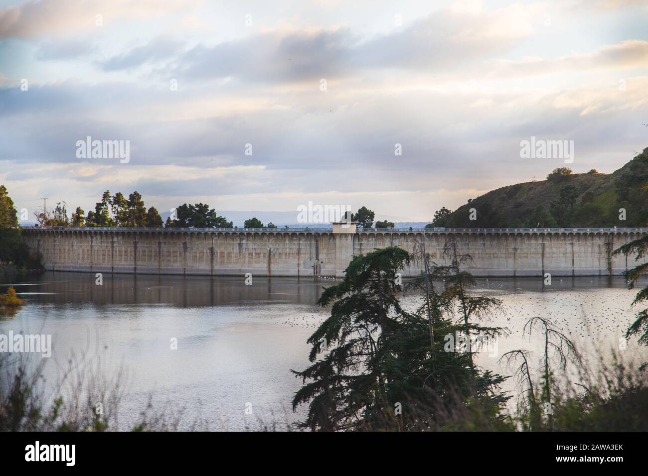 Hollywood reservoir dam hi-res stock photography and images - Alamy