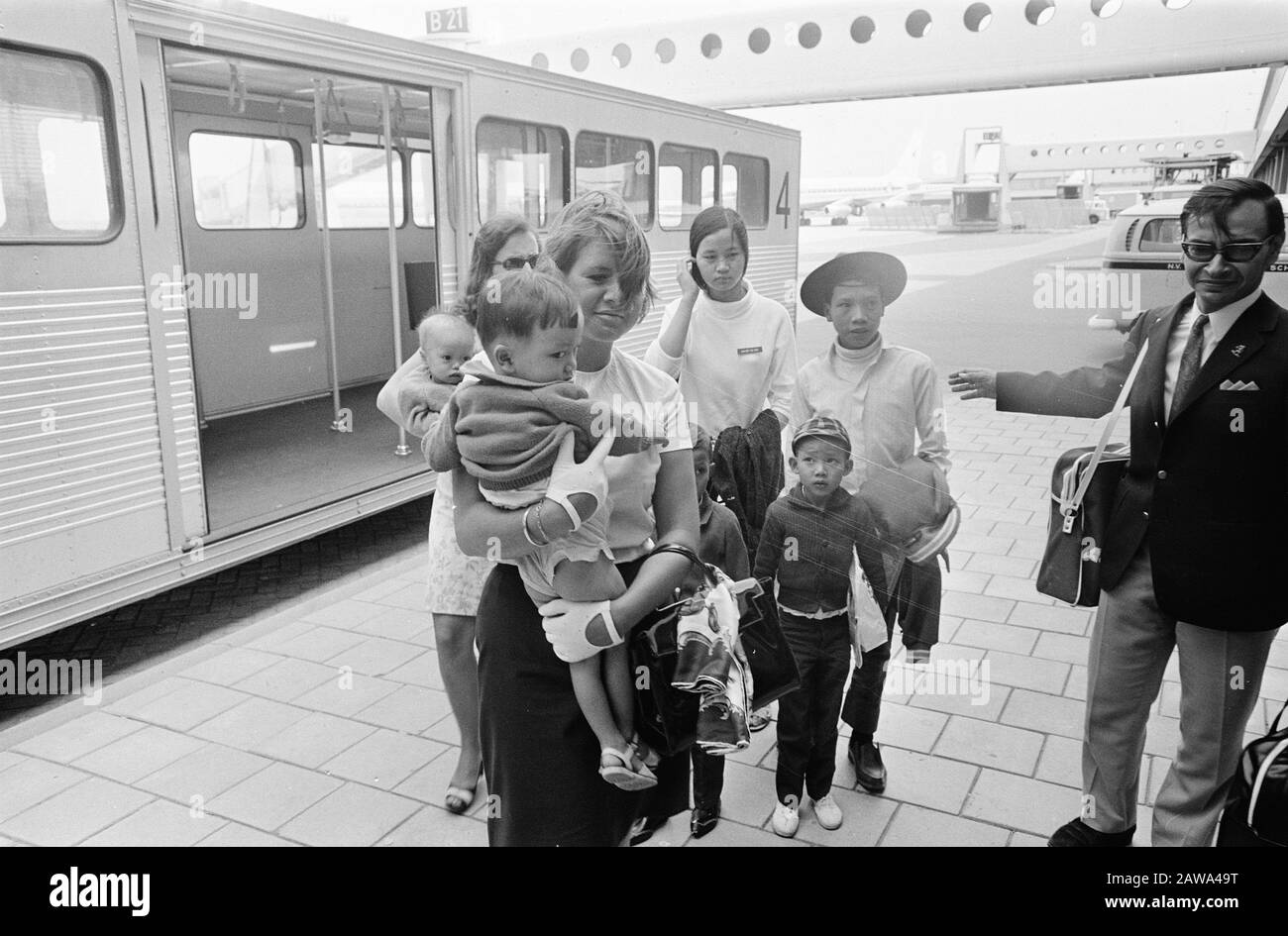 South Vietnamese children (heart patients) arrive at Schiphol ...