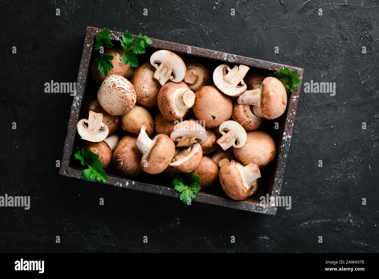 Fresh mushrooms in packaging box hi-res stock photography and images ...