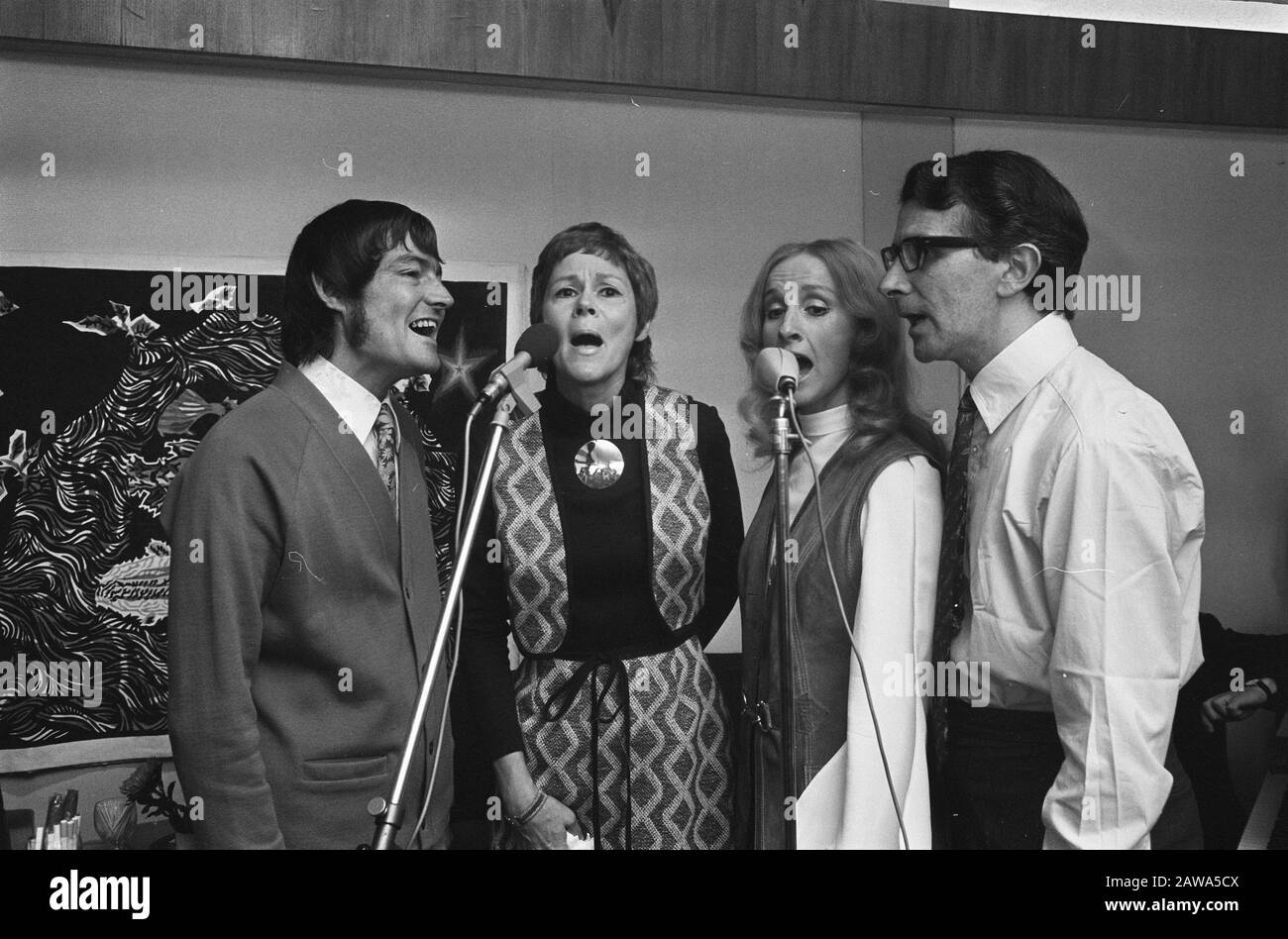 Lp sing hi-res stock photography and images - Alamy