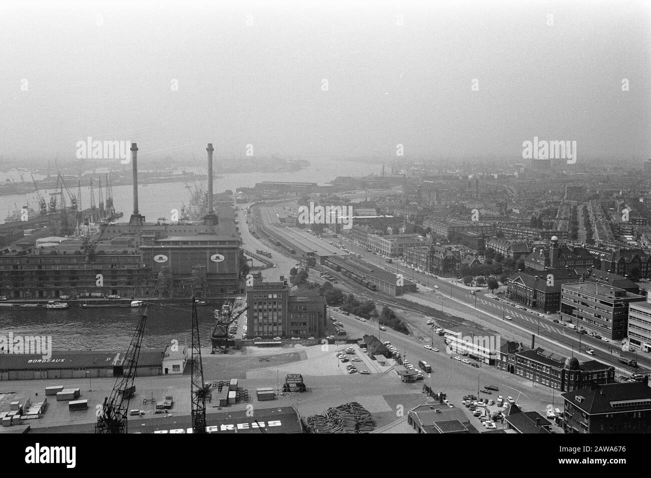 Air pollution Rijnmond area; overview to industrial Rijnmond from ...