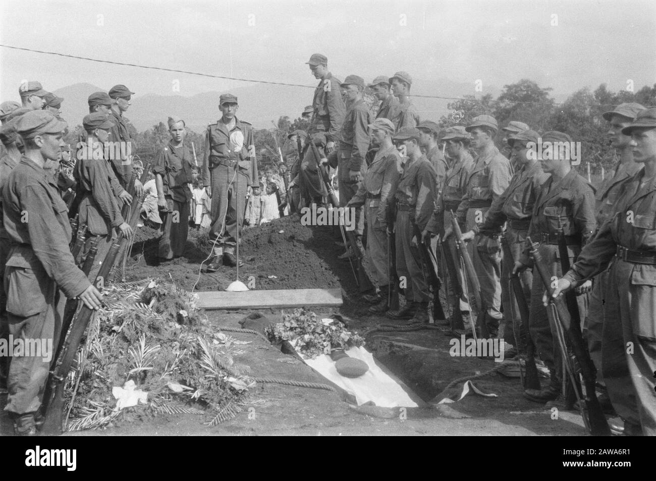 Burial Major B.H.J. Callenbach on the Field of Honor Menteng Pulo ...