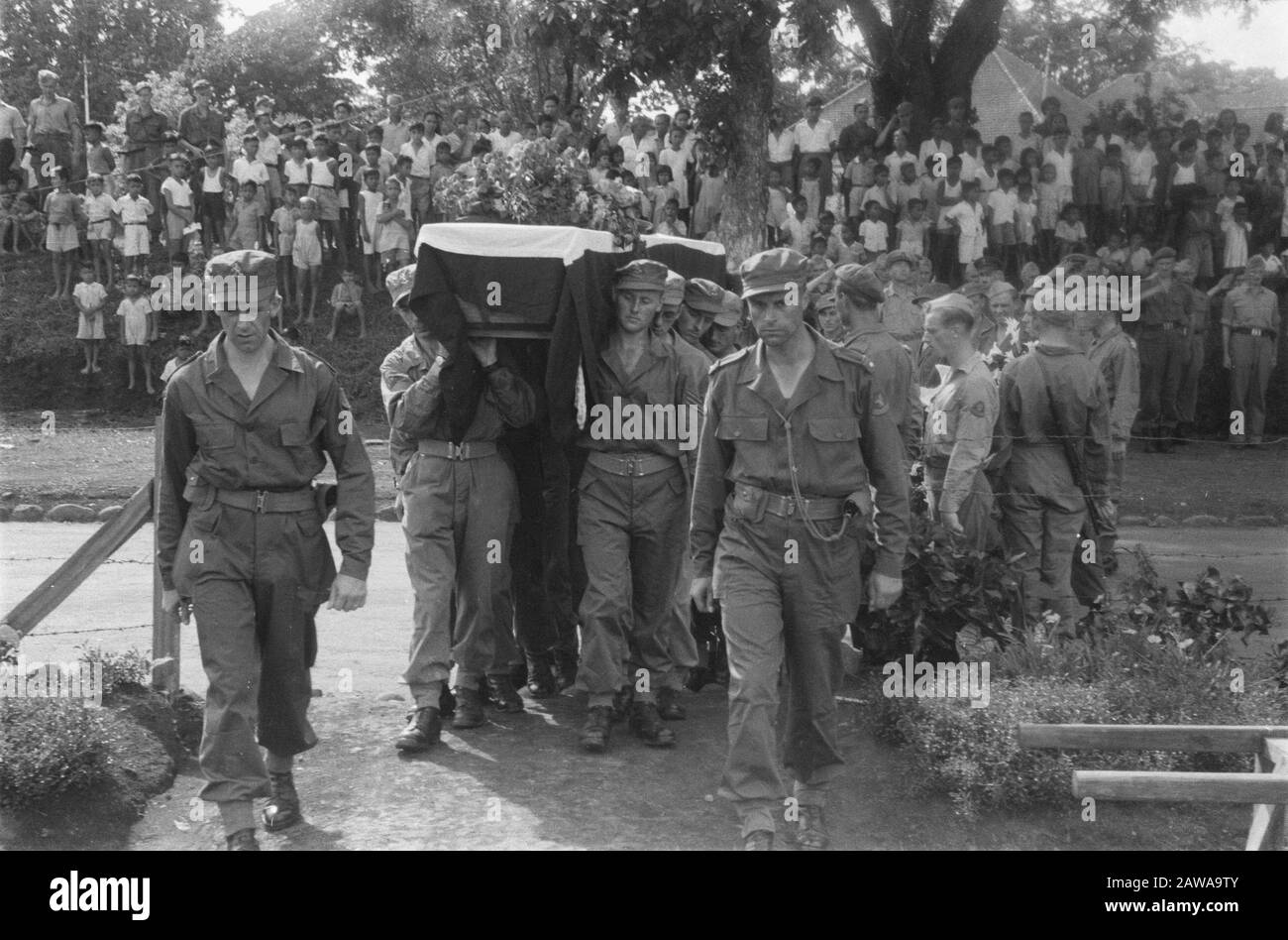 Burial Major B.H.J. Callenbach on the Field of Honor Menteng Pulo Men ...
