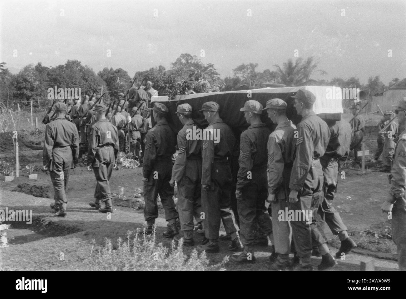 Burial Major B.H.J. Callenbach on the Field of Honor Menteng Pulo Men ...