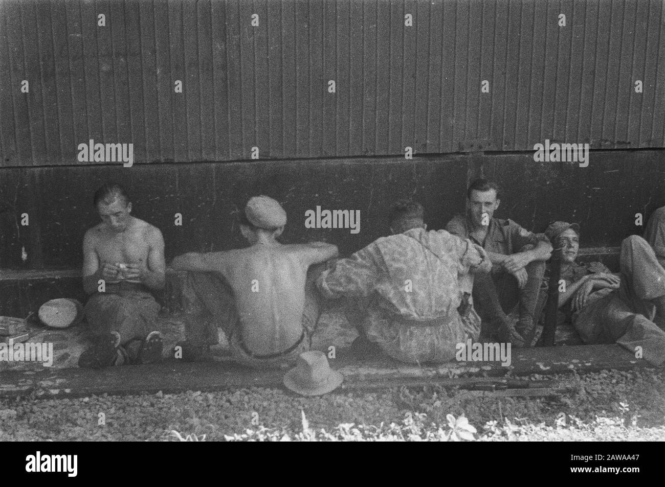 Setting Tjikampek, Telaga Sari men to the meal Date: December 10, 1947 ...