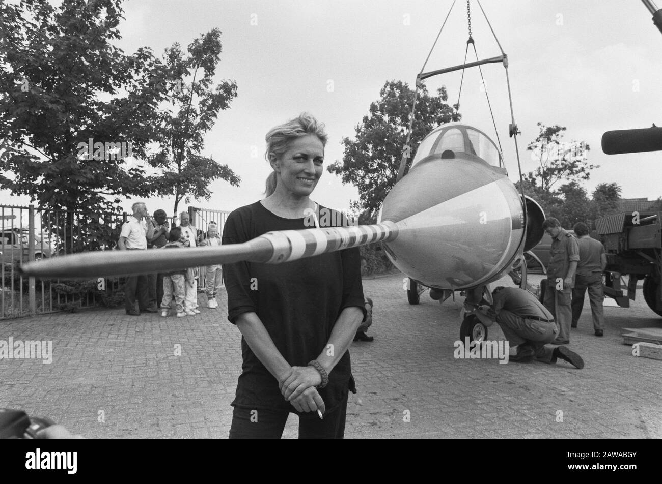 Marte roling poses hi-res stock photography and images - Alamy